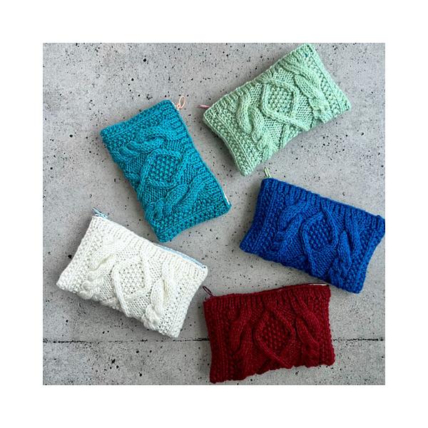 【手編みキット】1玉で作れるニットポーチのキット。材料と編み図のセットです。デザイン：星野真美◆キット内容◆・ブリティッシュエロイカ(ウール100％)・・1玉・仕立て済み内袋・手縫い糸・編み図◆用意するもの◆・棒針8号・なわ編み針・とじ針・...