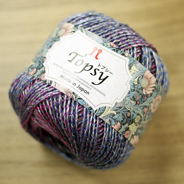 ※在庫ありの商品でも、店頭の在庫と共有しております為、取り寄せになる場合があります。※複数個ご注文の場合、ロットが揃わない場合があります。同ロットをご希望の場合は、ご注文の際に備考欄へご記入ください。軽さと色目が特徴の並太グラデーションヤー...