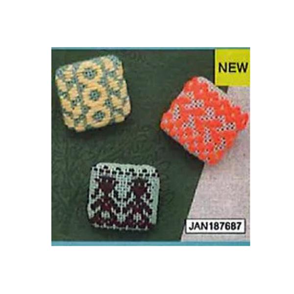 ※こちらの商品は手芸キットです。完成品の販売ではございません注文個数によりお届け予定日が変更になる場合があります。※在庫ありの商品でも、店頭の在庫と共有しております為、取り寄せになる場合があります。日本の伝統刺しゅうこぎん『こぎん刺し』の、...