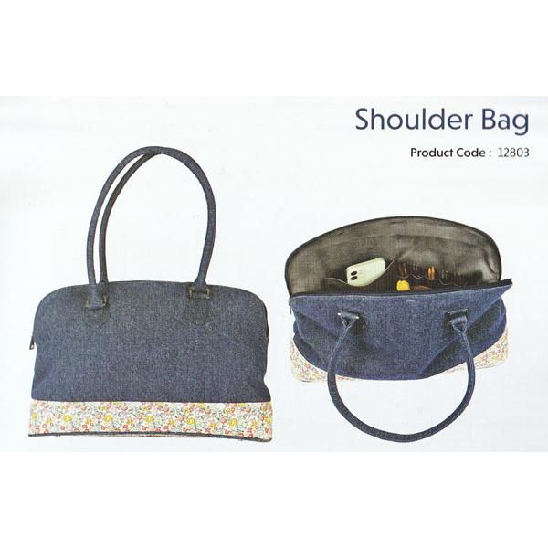 毛糸だまを入れたり、輪針を収納するポケットの付いた布製トートバッグ小物入れポケットも付いていますサイズ約40cm×26cm×14cmハンドルを持つ場合：約40×48×14cm輪針収納ポケット5個ファスナー式スエード調内袋※お願い※ニットプロ...