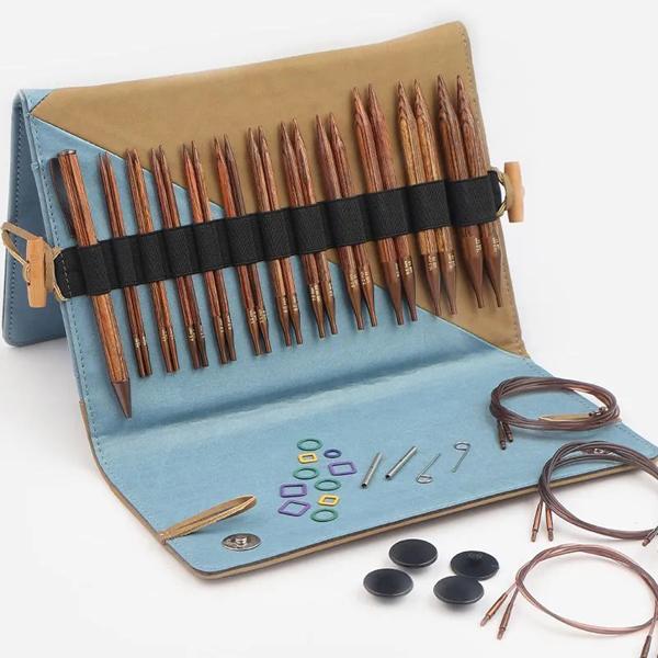 ジンジャー交換可能な編み針は、編み手が必需品をそろえられるように設計されています。温かみのあるラミネート加工のバーチウッドから作られた5インチの針先は、クラシックな外観を提供し、さまざまなサイズで利用できます。ジンジャー編み針セットで楽な編...