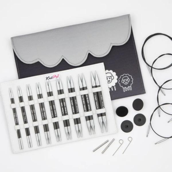 Karbonzのノーマル交換式輪針セットで比類なき編み物体験を。高強度カーボンファイバーで作られ、13cm(5インチ)の針で作られたこれらの編み針は、快適さの完璧なバランスを提供します。Set of 9 pairs of Interchan...