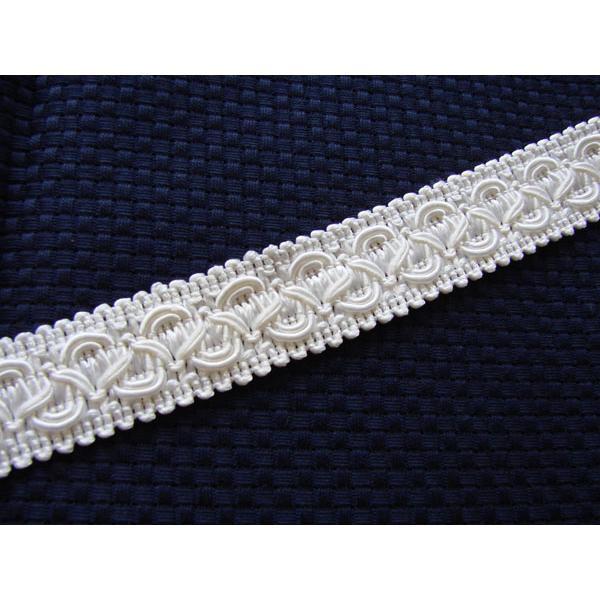 注文個数によりお届け予定日が変更になる場合があります。カルトナージュなどにもおすすめ！！素材：レーヨン100％サイズ：幅約2.5cm表示価格は1メートルの価格です。