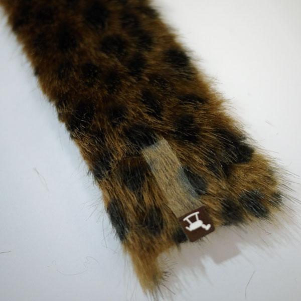 注文個数によりお届け予定日が変更になる場合があります。テープ状のカット売りのファーです１０cm単位の販売です１ｍ欲しい場合は１０個で御注文下さい袖口やバッグの飾りに最適[サイズ]幅約50mm[素材]パイル：アクリル系繊維100％ベースアクリ...