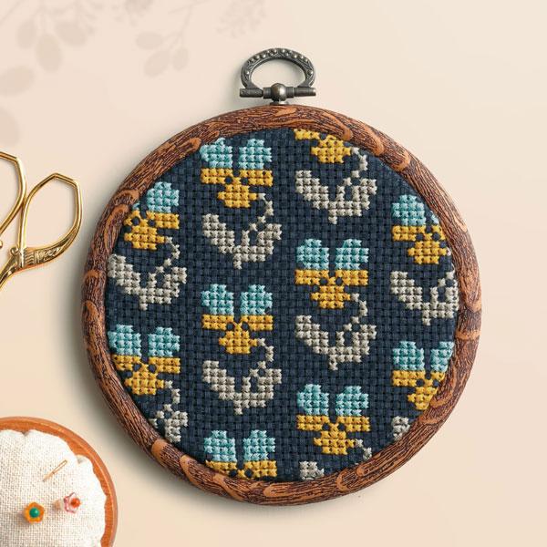 ※こちらの商品は手芸キットです。完成品の販売ではございません※在庫ありの商品でも、店頭の在庫と共有しております為、取り寄せになる場合があります。No.5500ジャバクロス細目の新色を使用した、大人の手習いにぴったりな大人の手習いにぴったりな...