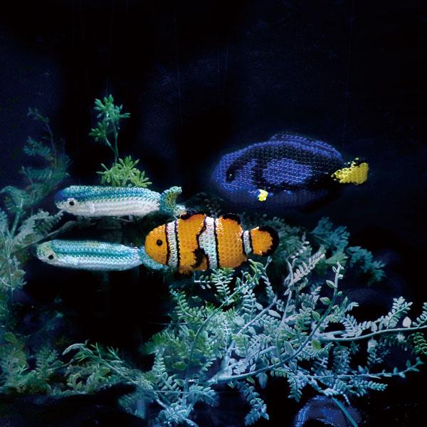 ※こちらの商品は手芸キットです。完成品の販売ではございません※在庫ありの商品でも、店頭の在庫と共有しております為、取り寄せになる場合があります。リアルかわいい！エミーグランデで編む海洋生物のあみぐるみキットCrochet AQUARIUM（...