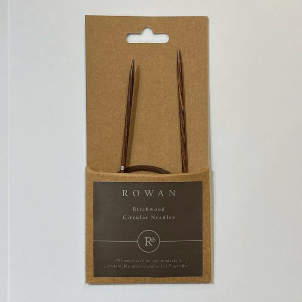 ROWAN (ローワン)は1978年にイギリス、ヨークシャー州で創業したプレミアム手編み糸ブランドです。ローワンという名前は英国の繊維産業の伝統と深く結びついているヨークシャーのホルム川のほとりに立ち並ぶ美しい低木、ナナカマドからインスピレ...