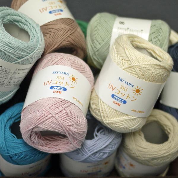 綿100％の糸にUVカット加工をしております。紫外線遮断率93％以上です。[素材] 綿100％[長さ・単位]25g玉巻／約92m[使用針]棒針3〜5号・かぎ針3/0〜4/0号[使用量]婦人ベスト8〜9玉、婦人半袖セーター10〜11玉