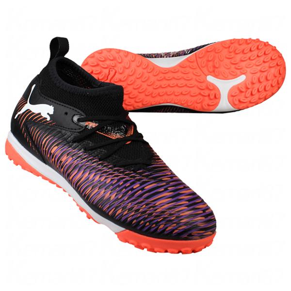 プーマ、子供/ジュニア/キッズ用トレーニングシューズ。アンリミテッドパック(UNLIMITED PACK)。創造力を解き放ち、違いを生み出すプレイヤーのために作られた新しいフィットのサッカーブーツ。柔らかく軽量なメッシュアッパー、ボールグリ...