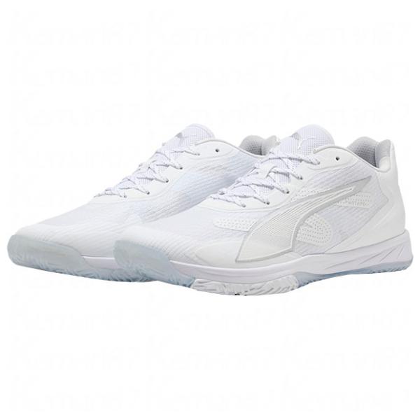 プーマ、大人/メンズ用ハンドボールシューズ。俊敏で多方向へのスピードに対応するよう設計された軽量インドアシューズ。PROFOAMが優れたクッション性と反発力を発揮。PUMAGRIPラバーアウトソールが多方向へのトラクションを最大限発揮。左右...