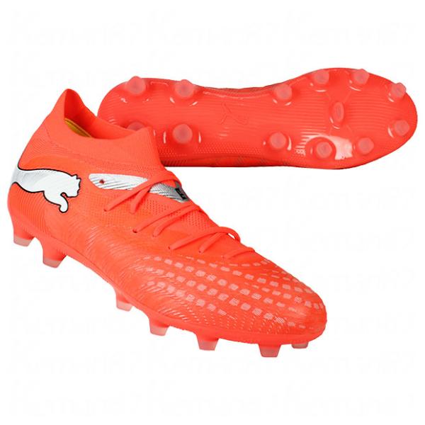 プーマ、大人/メンズ用サッカースパイク。アンリーシュドパック(UNLEASHED PACK)。創造力を解き放ち、違いを生み出すプレイヤーのために作られた新しいフィットのサッカーブーツ、エントリーモデルスパイク。ソフトニット+ストレッチニット...