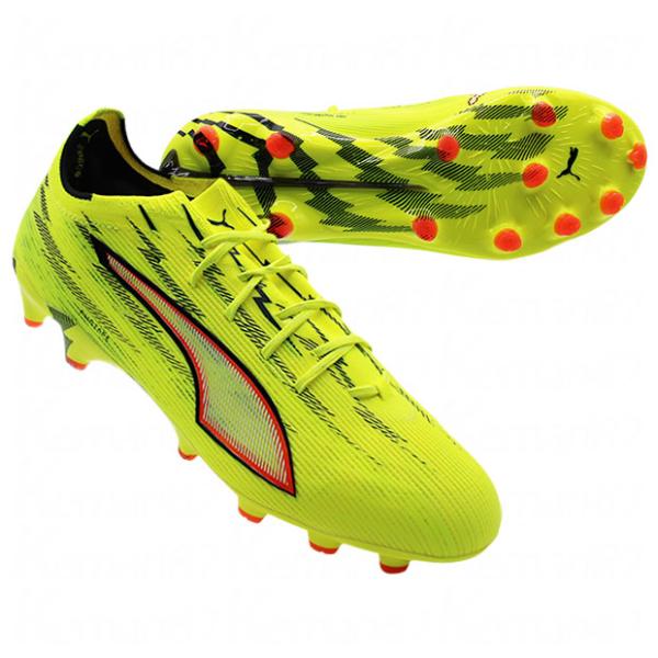 プーマ、大人/メンズ用サッカースパイク。アンリーシュドパック(UNLEASHED PACK)。異次元のスピードでゲームを支配するスピードブーツ、アルティメットモデルスパイク。最速を追求し開発された独自素材を使用したエンジニアードメッシュアッ...