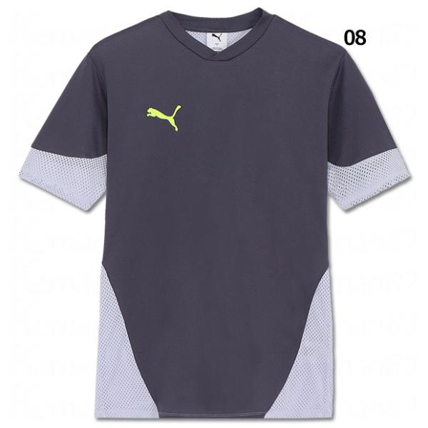 プーマ、大人/メンズ用トレーニングシャツ。クラシックなサッカーチームウェアシリーズ「PUMAFTBL ULTIMATE」コレクション。軽量で独自の吸水速乾機能を備えたdryCELL生地を使用。衣服内に風を勢いよく取り込み、空気の循環を促す機...