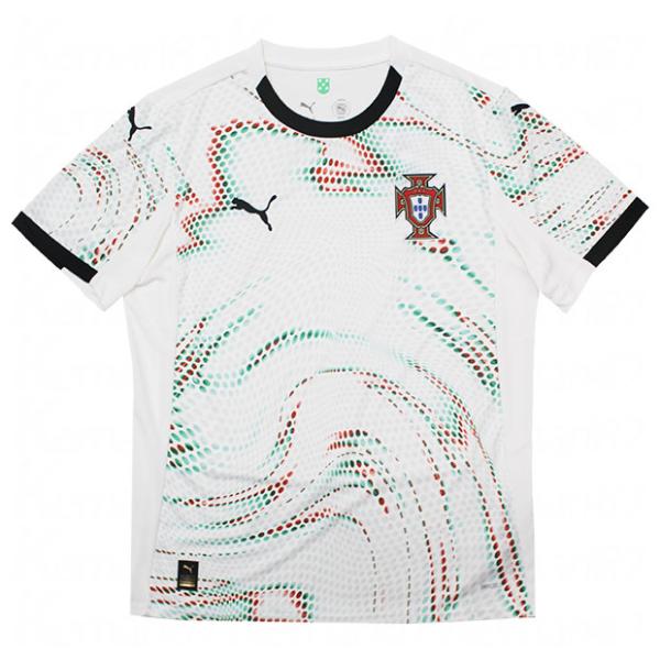 ポルトガル代表、2024年シーズンモデル、アウェイ用レプリカユニフォーム。選手着用ユニフォームのレプリカモデル。軽量で独自の吸水速乾機能を備えたdryCELL生地を使用。2025年シーズンよりサプライヤーが変更。大人/メンズ用。◆取り扱い店...