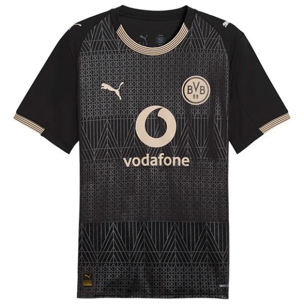 ドイツ・ブンデスリーガの強豪、ボルシア・ドルトムント、2025-2026年シーズンモデル、レプリカユニフォーム。選手着用ユニフォームのレプリカモデル。スタジアム・ローテ・エルデ(Stadion Rote Erde)100周年記念デザイン。大...