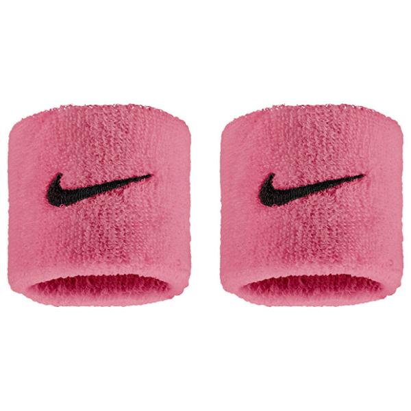ナイキ、リストバンド。シンプルなロゴ刺繍デザインの定番リストバンド。しっかりとフィットするストレッチ素材を使用。2個入り。品質：コットン70％、ナイロン19％、ポリエステル7％、ゴム4％サイズ：F(フリー)カラー：ピオニー×ブラックモデル：...