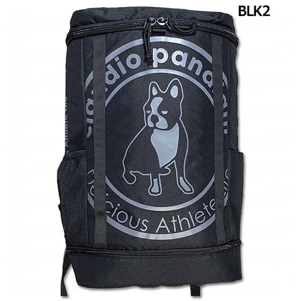 ストリートサッカーをコンセプトに展開するサッカージャンキー、大人/メンズ用バックパック。サークルロゴデザインが印象的なバックパック。効率的な収納が可能なボックス型シルエット。サイズ：F(約52×30×17cm)モデル：2026年春夏