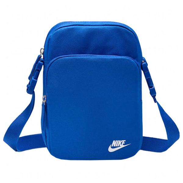 ナイキ、ボディバッグ。普段使いに最適なスマートなクロスボディバッグ。全面にFuturaロゴをプリント。小物を安全に収納できるジッパーポケット付き。品質：ポリエステル100％サイズ：MISC(フリー)カラー：ゲームロイヤル×ゲームロイヤル×ホ...