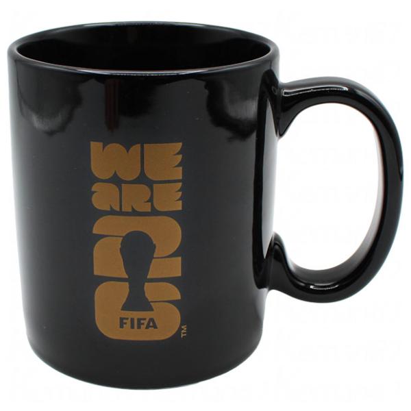 FIFAワールドカップ2026、マグカップ。「FIFA WORLD CUP 2026」オフィシャルライセンスアイテム。トロフィーデザインのマグカップ。サイズ：F(フリー)モデル：2026年春夏
