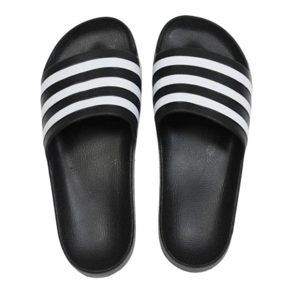 アディダス、サンダル。一体成型のEVA素材によって濡れても速乾性に優れ、シャワータイムに最適な一足。アッパー：合成繊維アウトソール：合成底カラー：コアブラック×ランニングホワイト×コアブラック発売：2019年2月(NEWモデル)※本商品は2...
