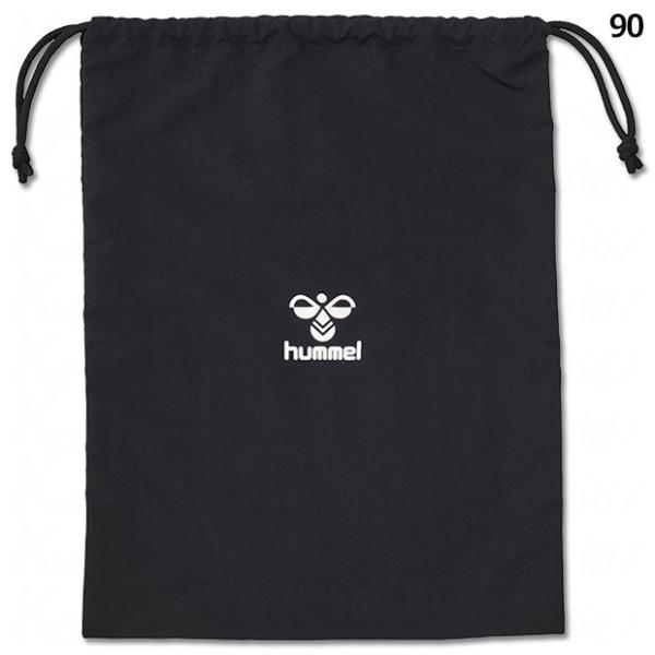 ヒュンメル、マルチバッグ。シューズや着替えの収納に便利な、オンオフ問わず使いやすいマルチケース。素材：合成繊維サイズ：F(約40×32cm)モデル：2026年春夏