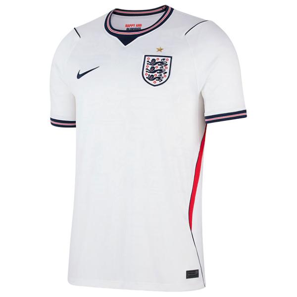 イングランド代表、2026年シーズンモデル、ホーム用スタジアムジャージ。選手着用ユニフォームのレプリカモデル。Dri-FIT素材によりさらりと快適な着用感をキープ。大人/メンズ用。◆Dri-FIT(吸汗速乾)品質：ポリエステル100％サイズ...
