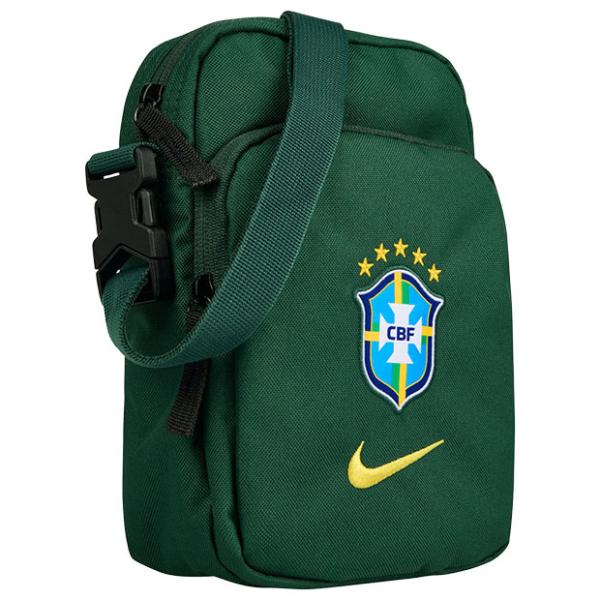 ブラジル代表、大人/メンズ用ボディバッグ。普段使いに最適なスマートなクロスボディバッグ。小物を安全に収納できるジッパーポケット付き。サイズ：MISC(フリー)カラー：プログリーンモデル：2026年春夏