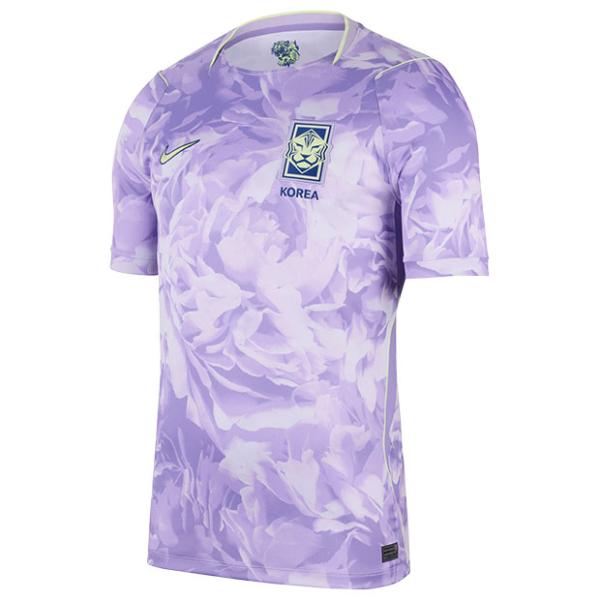 韓国代表、2026年シーズンモデル、アウェイ用スタジアムジャージ。選手着用ユニフォームのレプリカモデル。Dri-FIT素材によりさらりと快適な着用感をキープ。大人/メンズ用。◆Dri-FIT(吸汗速乾)品質：ポリエステル100％サイズ：ウエ...