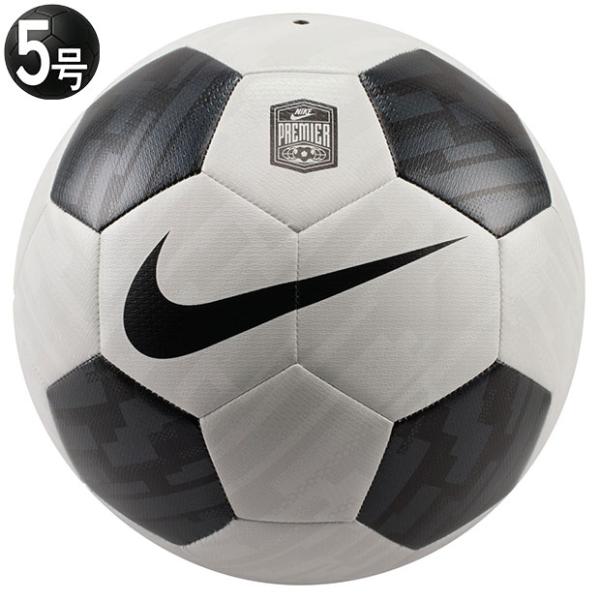 ナイキ、サッカーボール5号球。NIKEの90年代サッカースタイルのルーツにリスペクトを込めたヘリテージ ボール。ラバーブラダーが空気圧と形状を保持。◆ラバー67％、ポリエステル13％、ポリウレタン10％、EVA 10％◆5号球(中学生〜大人...