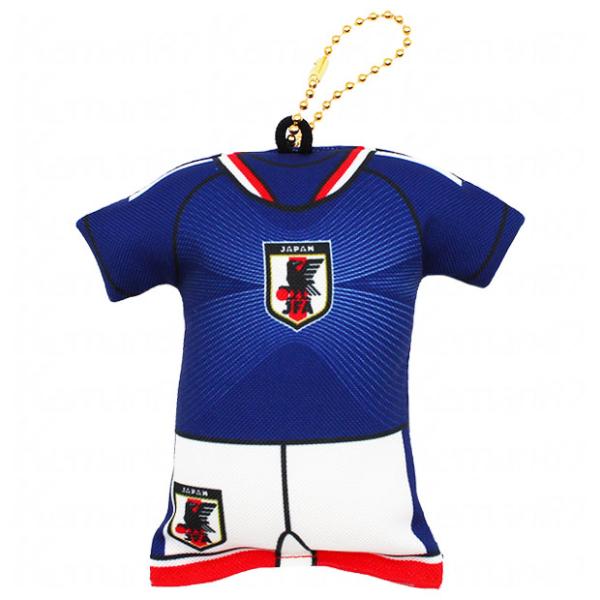 サッカー日本代表、キーホルダー。定番のサポーターズアイテム。かわいいユニフォーム型クッションキーホルダー。素材：ポリエステル、中綿サイズ：F(約110×110mm)モデル：2025年秋冬