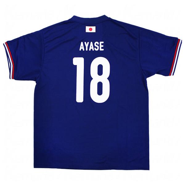 サッカー日本代表、大人/メンズ用Tシャツ。定番のサポーターズアイテム。ユニフォームデザインのコンフィットTシャツ。背番号 &amp; マークプリント入り。子供/ジュニア対応。モデル：2026年春夏