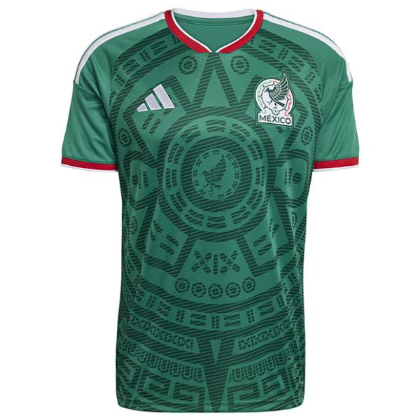 メキシコ代表、2026年シーズンモデル、ホーム用レプリカユニフォーム。選手着用ユニフォームのレプリカモデル。チームを象徴するグリーンカラーでメキシコのサッカースピリットと世界最大のサッカーイベント開催国としての誇りを表現。生地に組み込まれた...