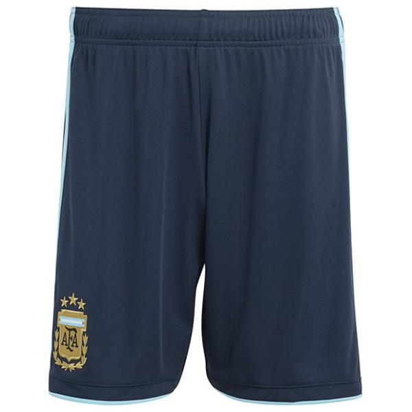 アルゼンチン代表、2026年シーズンモデル、ホーム用レプリカショーツ。選手着用ユニフォームのレプリカモデル。生地に組み込まれたCLIMACOOLテクノロジーが汗を吸い上げて分散させ、涼しくドライな着用感をキープ。レギュラーフィット仕様。大人...