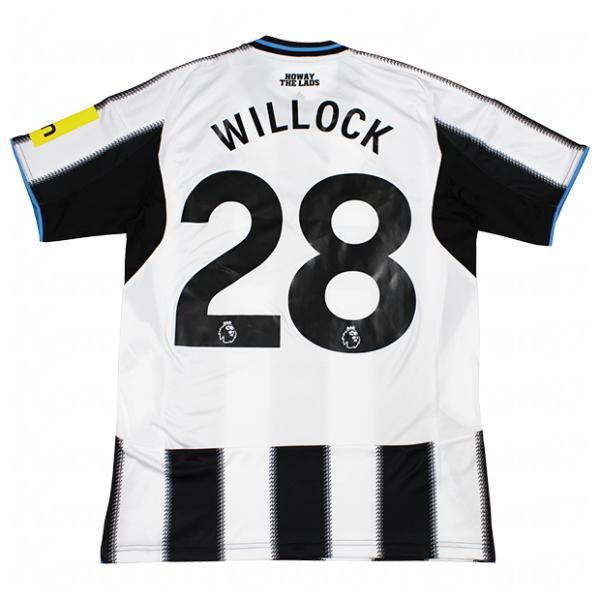 イングランド、ニューカッスル・ユナイテッドFC、2025-2026年シーズンモデル、ホーム用レプリカユニフォーム。選手着用ユニフォームのレプリカモデル。伝統的なストライプデザインの境目に羊飼いの服からインスピレーションを得たチェック柄をあし...