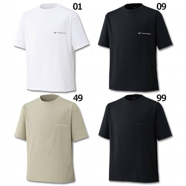 ミズノ、大人/メンズ用Tシャツ。MIZUNO FOOTBALLのフィロソフィーを纏う、フットボーラーのためのオフアパレル「PROFESSIONAL〜OFF THE PITCH〜」ライン。ブランドロゴとメッセージロゴのみをプリントしたシンプル...