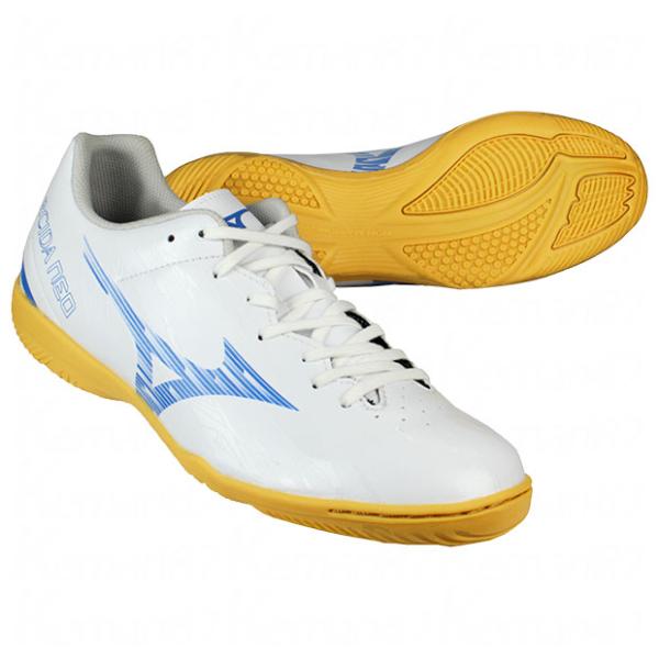 ミズノ、大人/メンズ用フットサルシューズ。軽量、柔軟、素足感覚に優れた、MONARCIDAのインドアフットサルモデル。ワンピースアッパーのソフト人工皮革とノンステッチアッパーの組み合わせにより、柔らかなフィット感を実現。3E相当のワイドフィ...