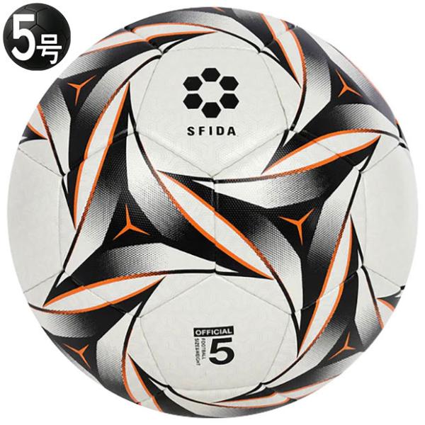 スフィーダ、サッカーボール5号球。真球性と蹴り心地はもちろん、手縫いボールの空力特性を備えた理想のサーマルボール。手縫いボールさながらのパネル間の深い溝により優れたコントロール性と飛翔性を実現。雨天時の吸水を防止。砂防止バルブ付き。◆JFA...