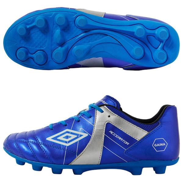 アンブロ、子供/ジュニア/キッズ用サッカースパイク。「ACCERATOR」シリーズのスタータープレーヤー向けモデル。日本国内企画のワイドラストを採用。アンブロが持つフィッティングサポートファンクションのAフレームをグラッフィクデザインで表現...