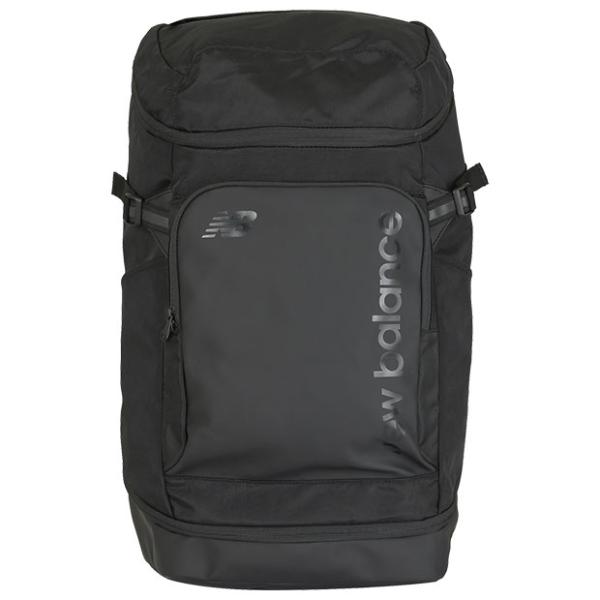 ニューバランス、大人/メンズ用バックパック。耐久性に優れた600D生地を使用したトップローディングバックパック。マット調のPUコーディング &amp; 撥水ファスナーで水や汚れにも強い仕様。メインルームにノートPC用ポケットと水筒ホルダー、...