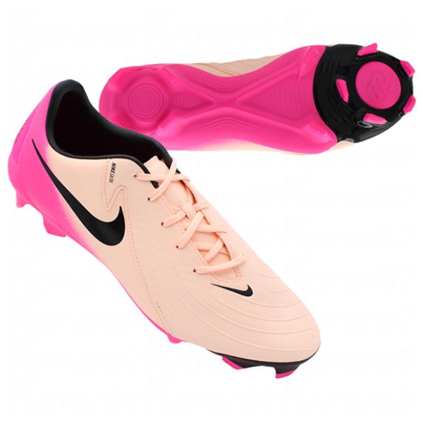 ナイキ、大人/メンズ用サッカースパイク。プリズムパック(PRISM PACK)。正確なボールコントロールを追求した「ファントムGX」、エントリーモデルスパイク。NikeSkinでキックゾーンをカバー。Nike Cyclone 360トラクシ...