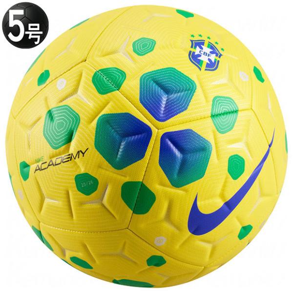 ブラジル代表、サッカーボール5号球。デボス加工の溝によってボールの周りで空気が流れやすくなり、軌道がより安定する、OmniSculptテクノロジーを採用。◆ラバー67％、ポリエステル13％、ポリウレタン10％、EVA 10％◆5号球(中学生...