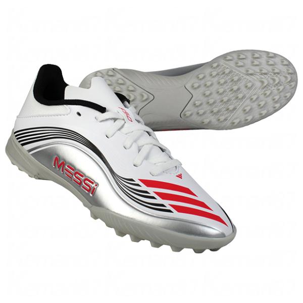 アディダス、子供/ジュニア/キッズ用トレーニングシューズ。アディダスのアイコニックなスピードコンセプトモデル「F50」のターフトレーニングシューズ、メッシ選手シグネチャーモデル。3Dラインを戦略的に配置したファイバースキンアッパーを採用。パ...