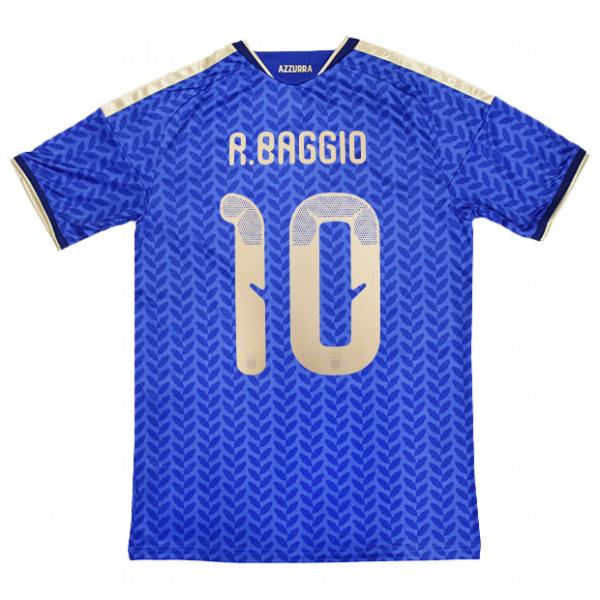イタリア代表、2026年シーズンモデル、ホーム用レプリカユニフォーム。選手着用ユニフォームのレプリカモデル。世界のサッカーの礎となったイタリアサッカーからインスピレーションを得た、その豊かな文化的遺産を称える一着。生地に組み込まれたCLIM...