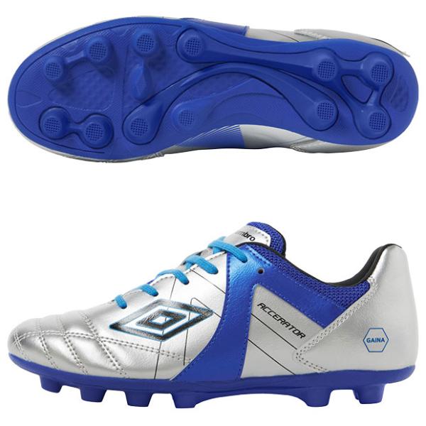 アンブロ、子供/ジュニア/キッズ用サッカースパイク。「ACCERATOR」シリーズのスタータープレーヤー向けモデル。日本国内企画のワイドラストを採用。アンブロが持つフィッティングサポートファンクションのAフレームをグラッフィクデザインで表現...