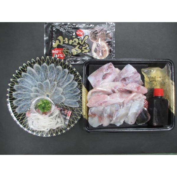 【発売日：2025年03月20日】魚の宝庫豊後水道で育成された新鮮なとらふぐを、職人技で丁寧に盛り付けました。とらふぐ鍋用をセットした贅沢な逸品です。【さまざまなギフトシーンでお使いいただけます】　お祝い返し・内祝い・出産内祝い・結婚内祝い...