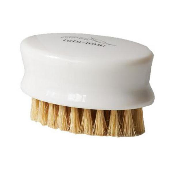 ●コシのある豚毛が隙間に入りこんだ汚れをかきだします●女性やお子さまにも使いやすい大きさやシルエットも魅力