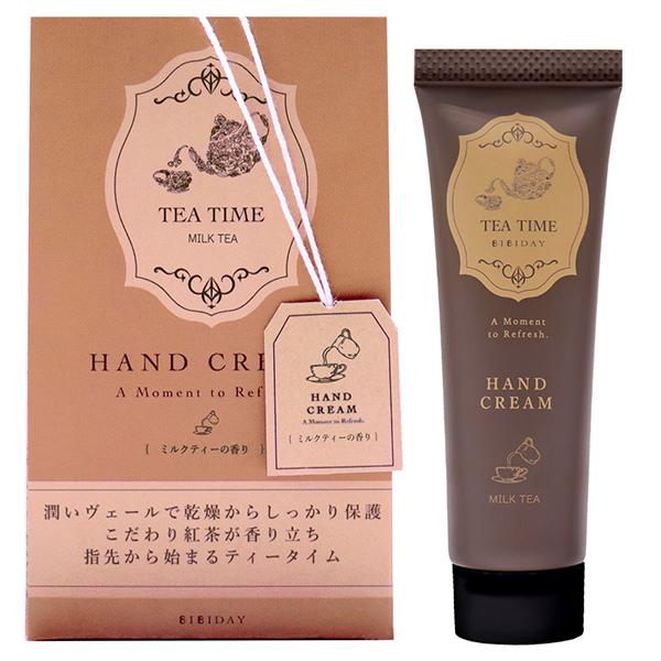 紅茶エキス・植物エキス配合で、乾燥から手肌・指先を守り、しっかりと潤いをキープします。べたつかないさらっとした使用感。ミルクティーは、まろやかな甘みのある香りが心を温めてくれます。