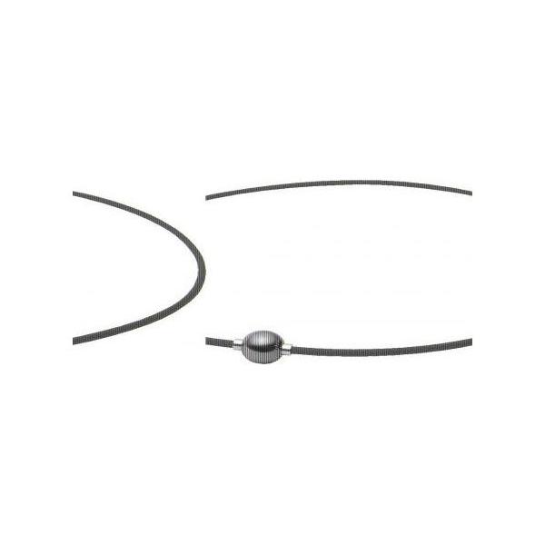 ●シンプルな細身の紐に、鏡のように磨き上げた球体トップをあわせました。●トップには純チタンを採用し、錆びにくく軽いのが特徴。●男性にも女性にも着けやすく、他のアクセサリーとの相性もＯＫ。●日本の正規代理店より仕入れております。