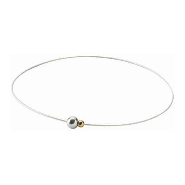 ●軽量なアルミ素材を美しく磨き上げた、大きさの異なる２つの球体をトップに配置。●紐部分には軽量でアレルギーの起こりにくい「サージカルステンレスワイヤー」を採用。●留め具部分には磁石を使用することで簡単な着脱を実現。