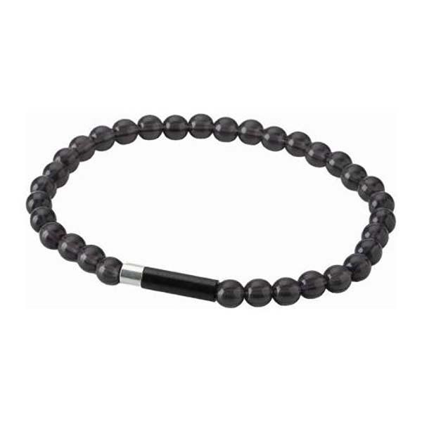 ●軽くて水に強い、透明感のあるアクリル球を採用。●肌にやさしく強度がある為、スポーツシーンに最適。●伸縮性のあるワンリングタイプで、伸ばして着けるだけの簡単着脱。